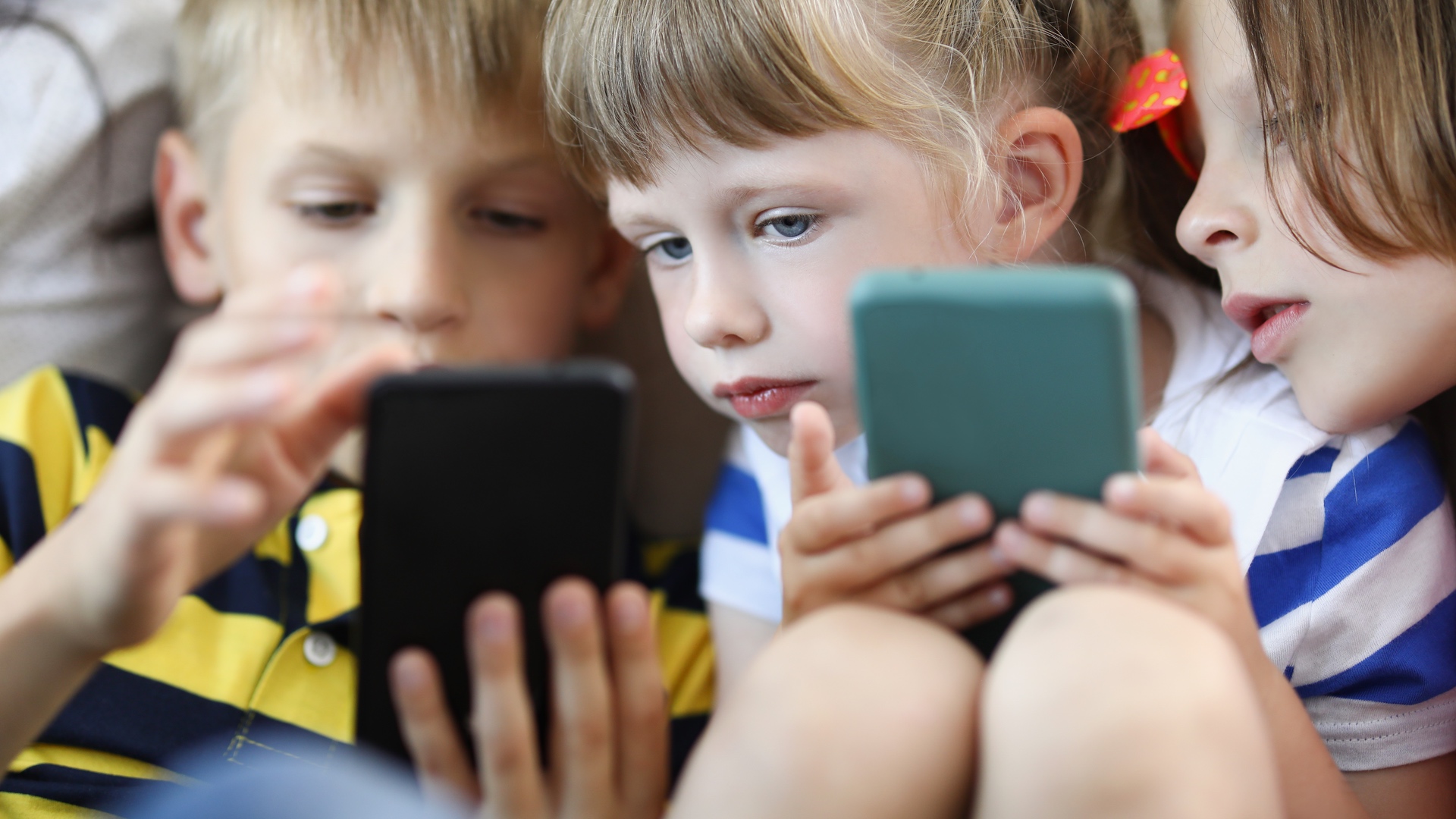 Best ways to Break Your Child's Smartphone Addiction - BigBery